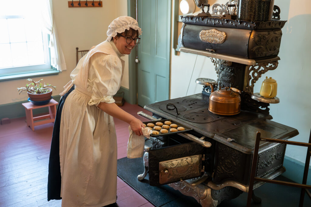 Bell Homestead hosts Victorian Christmas party | BrantBeacon